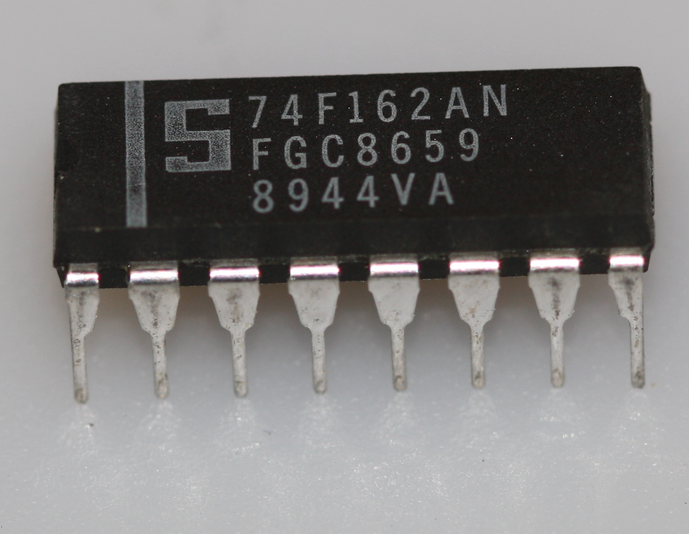 Synchronous 4-bit decade counter with synchronous clear DIP-16 ... Synchronous 4-bit decade counter with synchronous clear DIP-16 ...